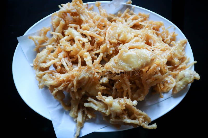 Friterad Svamp Eller Friterad Svamp Eller Friterad Svamp Av Guldkanyl ...