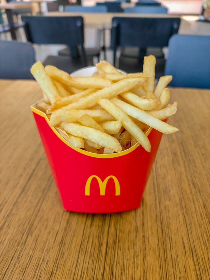 Frites mcdonalds image stock éditorial. Image du éditorial - 245985669