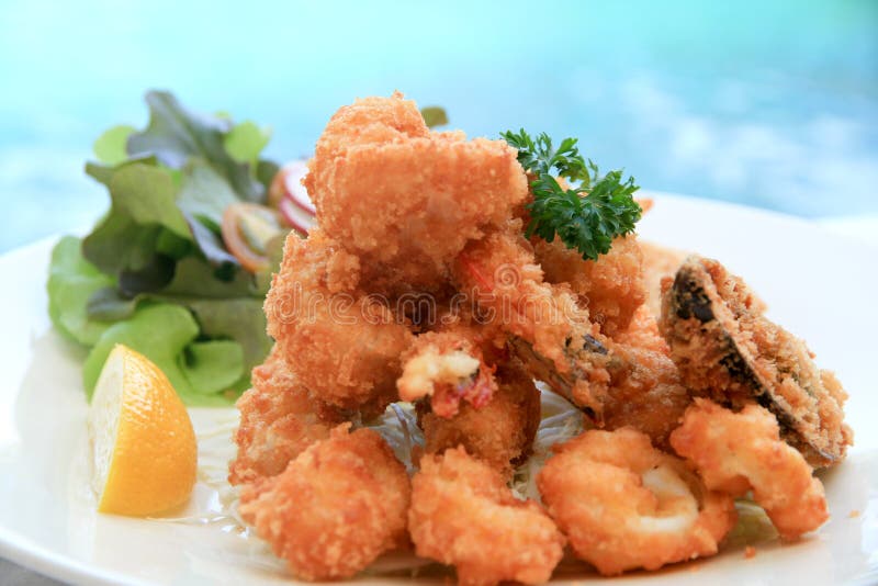 Frittierte Fische Pastenartig Oder Fische Mit Rotem Currypfannkuchen ...