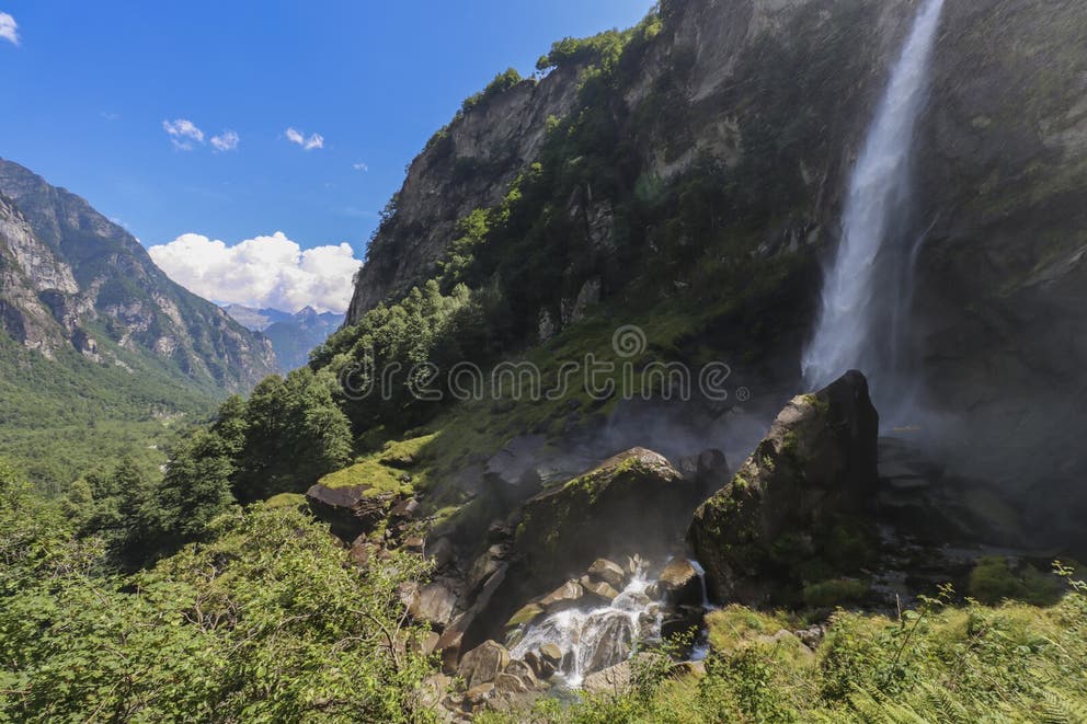 The Froda Waterfall in Sonogno Stock Photo - Image of landscape, froda ...