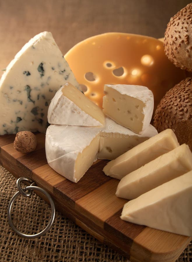 Fromage image stock. Image du culture, noix, fromage - 13005853