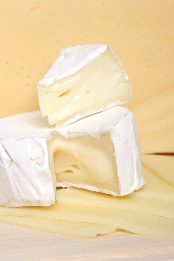 Fromage image stock. Image du cheeseboard, blanc, bois - 1802057