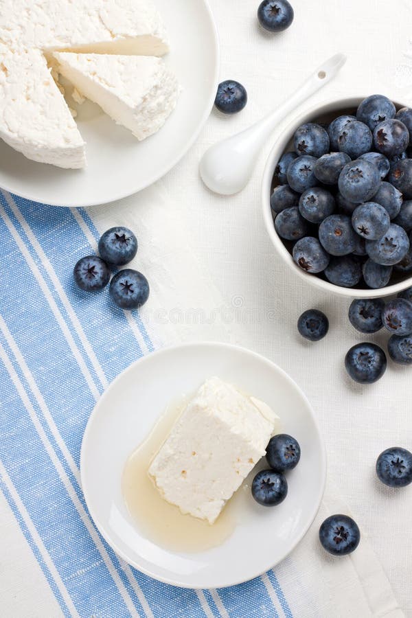 Fromage blanc image stock. Image du fromage, coupure - 36140345