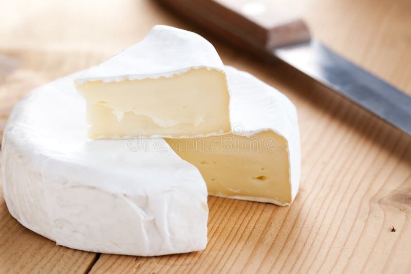 Fromage de brie photo stock. Image du nourriture, camembert - 16245018