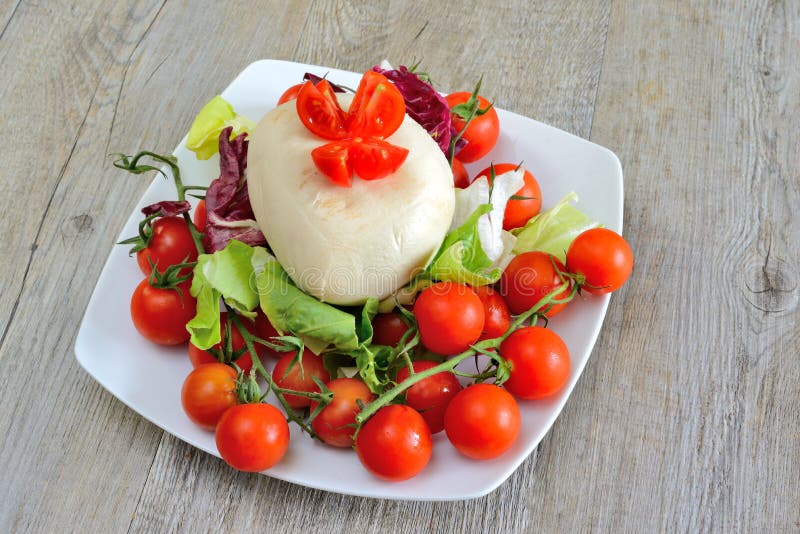 Fromage de Provola photo stock. Image du tomates, provolone - 36844492