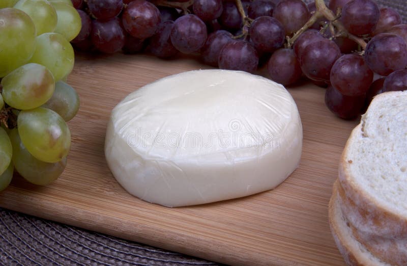 Fromage Provolone image stock. Image of nourriture, fromage - 24110895