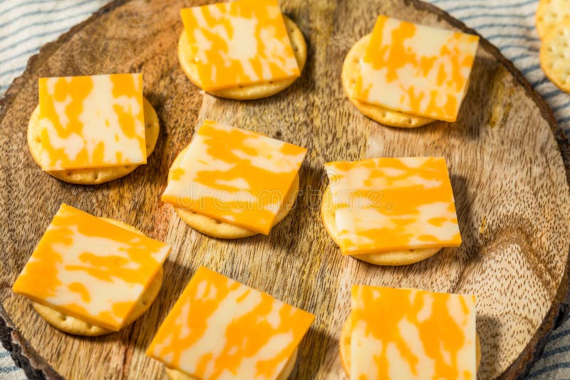 Fromage Et Craquelins Sains Et Faciles Image stock - Image du cookie ...