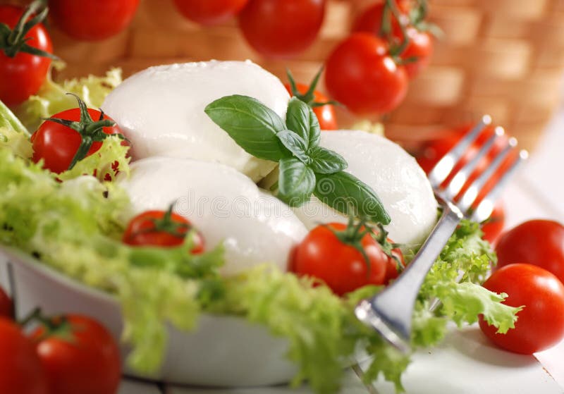 Fromage Italien De Mozzarella Image stock - Image du apéritif, mangez ...