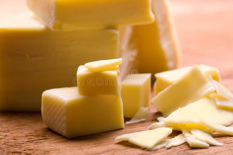 Fromage Jaune Avec Des Trous Photo stock - Image du lait, culture: 12149716