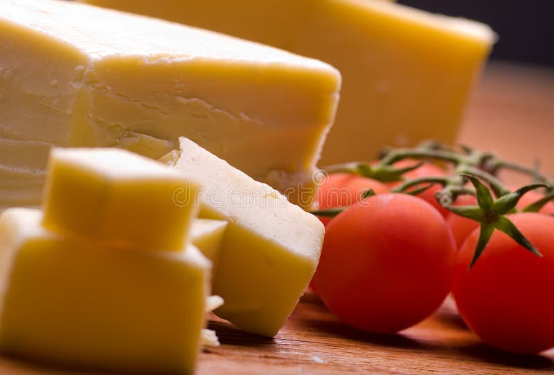 Fromage jaune photo stock. Image of bois, ingrédient - 19861120