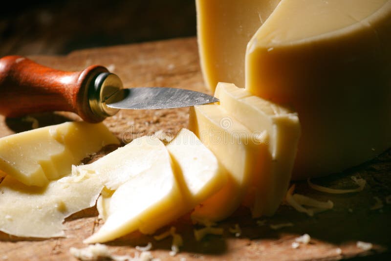 Fromage jaune photo stock. Image of bois, ingrédient - 19861120