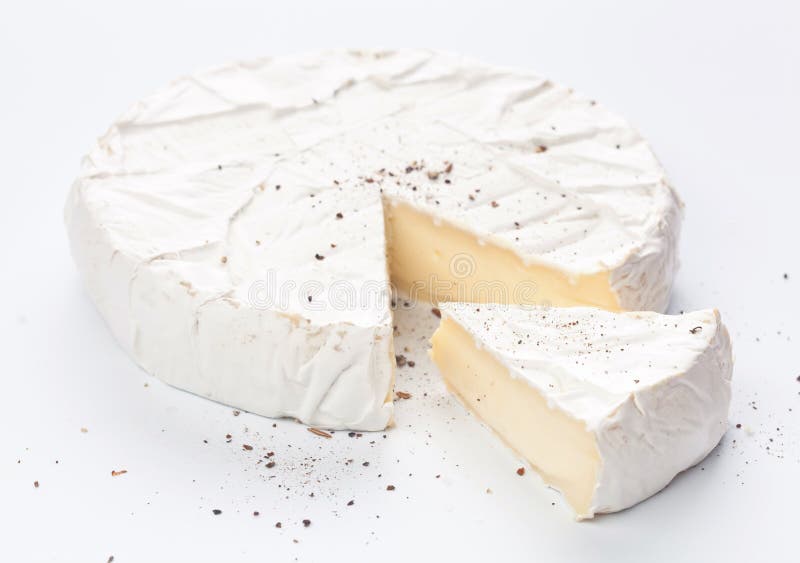 Fromage mou rond de brie image stock. Image du crémeux - 20368275