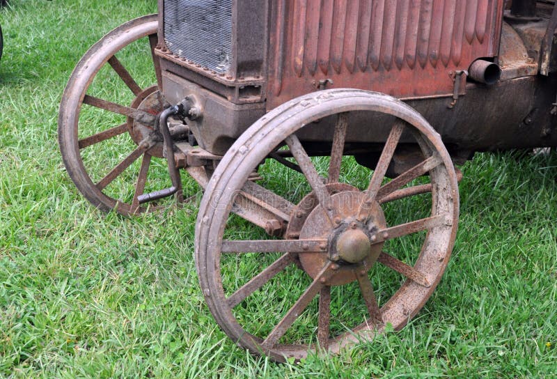 Front of an Antique Tractor Stock Image - Image of green, cultivate ...
