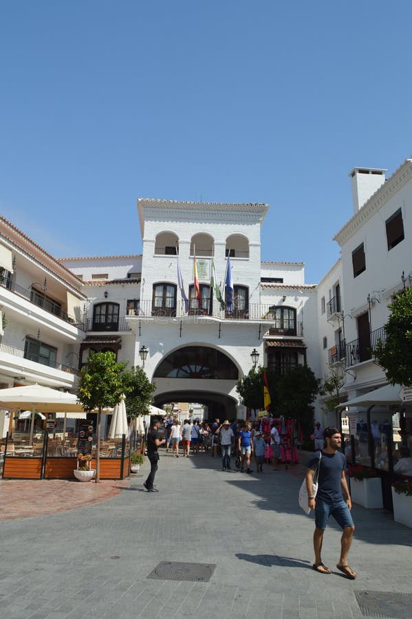 Stadhuis Van Nerja En Vlaggen - Spanje. Redactionele Foto - Image of ...