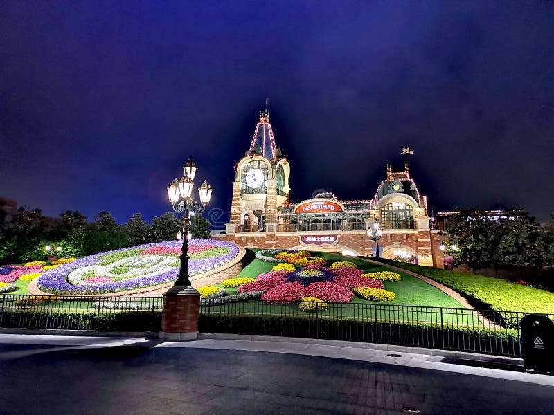 Gate of Disney Hollywood Studios Editorial Stock Image - Image of ...