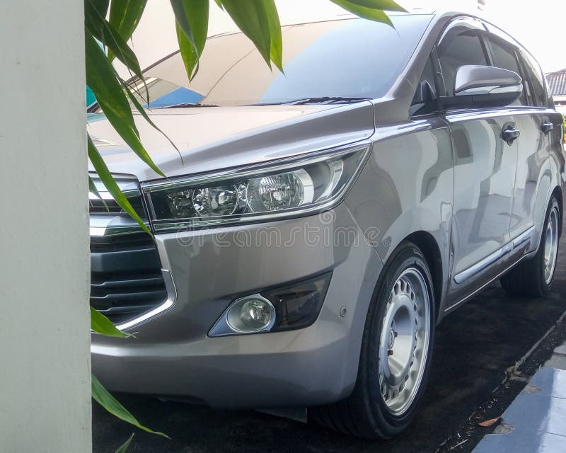 Front Perspective Shot of an MPV Stock Photo - Image of wheels ...