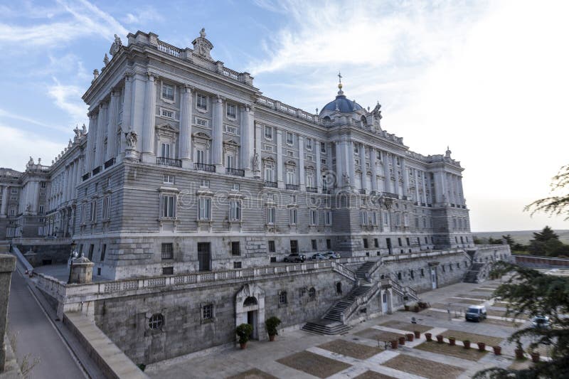 Front of Royal Palace in Madrid, Spain Editorial Photography - Image of ...