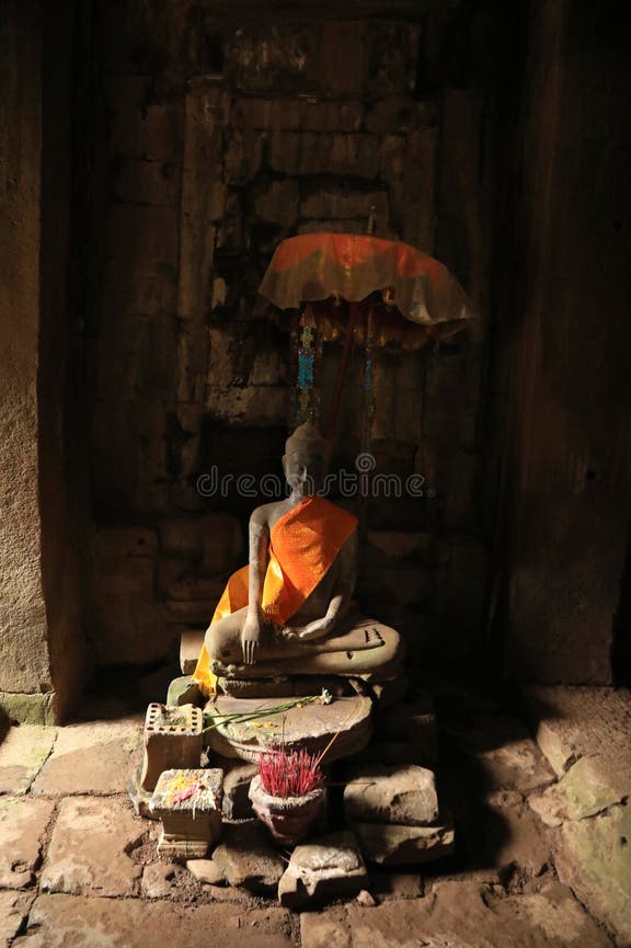 Front Side of the Main Complex, Angkor Wat Stock Image - Image of ...