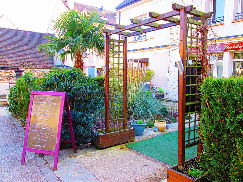 A front of store editorial photography. Image of mobile - 237702482