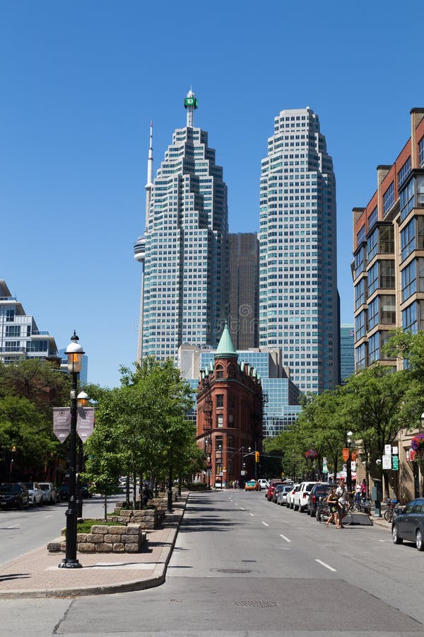 Front Street East Toronto editorial photography. Image of banks - 41997247