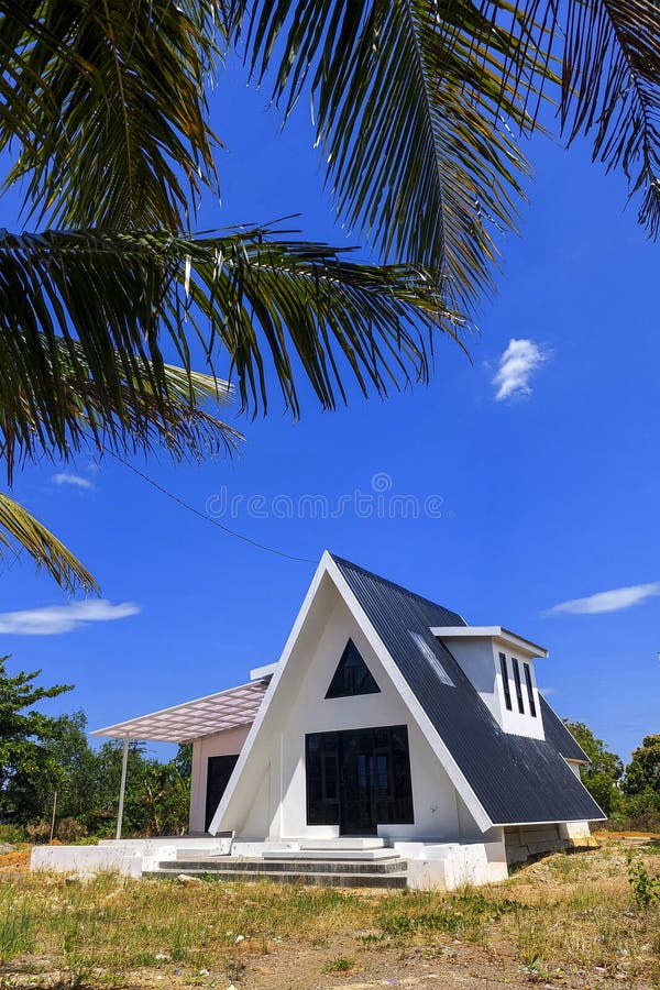 Front View of an Elegant White House in the Countryside Stock Image ...