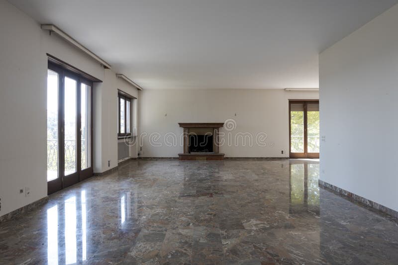 Front View Empty Living Room with Fireplace. Interior of Empty Old ...