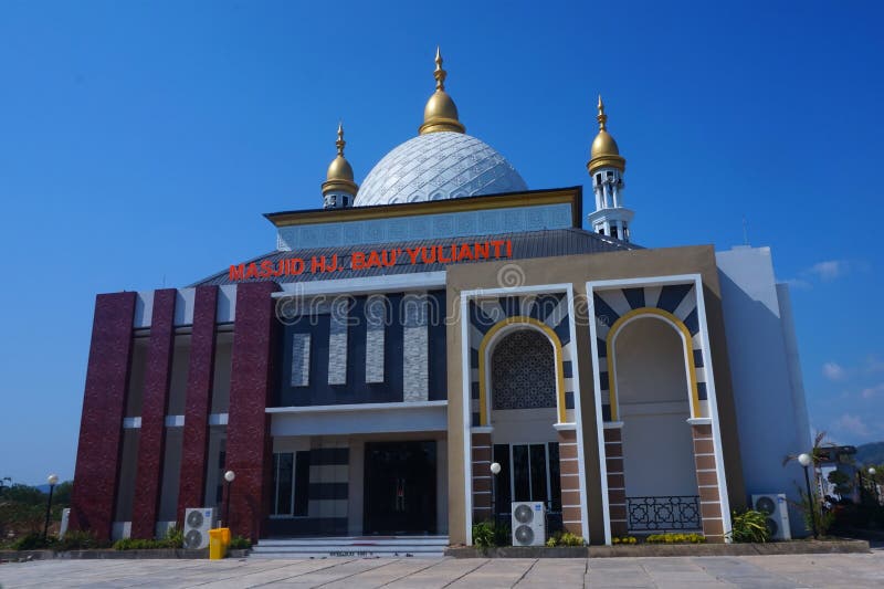 The Front View of the Luxurious Mosque Editorial Stock Photo - Image of ...