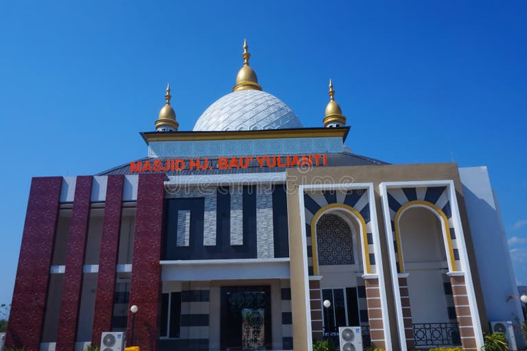 The Front View of the Luxurious Mosque Editorial Photography - Image of ...