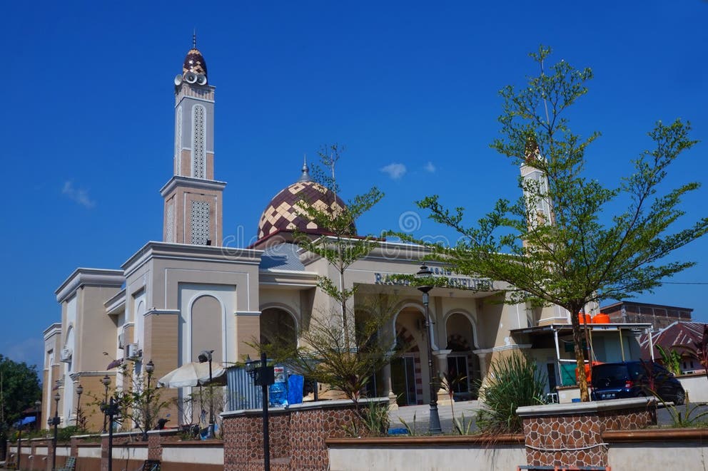 The Front View of the Luxurious Mosque Editorial Stock Photo - Image of ...