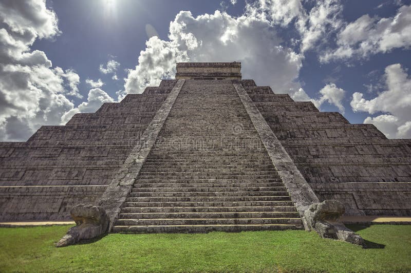 Front View of the Pyramid of the Chichen Itza Stock Image - Image of ...