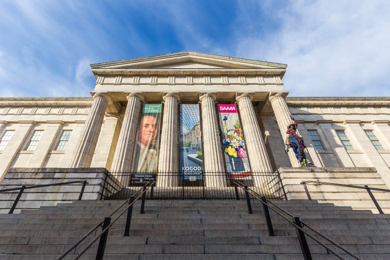 Front View of Smithsonian National Museum of National Portrait Gallery ...