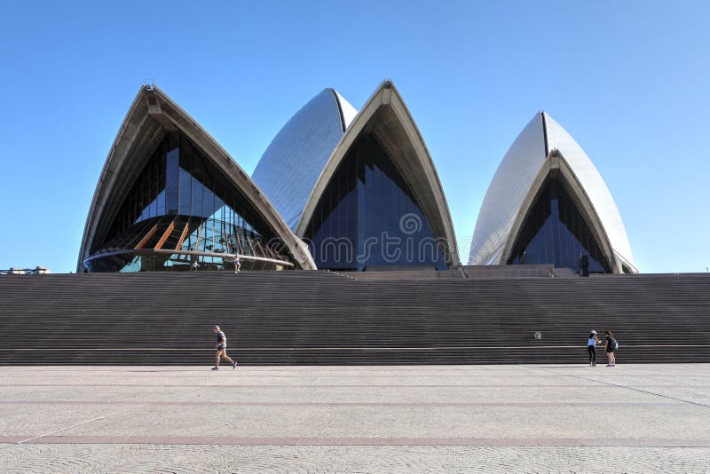 Front View of the Sydney Opera House in Australia Editorial Photo ...
