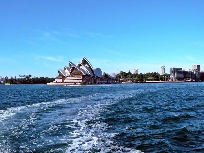 Front View of Sydney Opera House and City, Australia Editorial ...