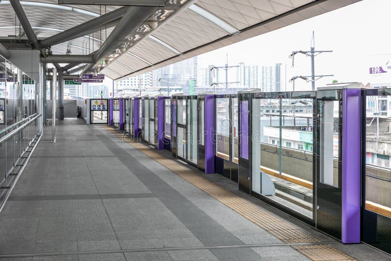 Front View of Train Station Platform of Subway or Sky Train Busi Stock ...