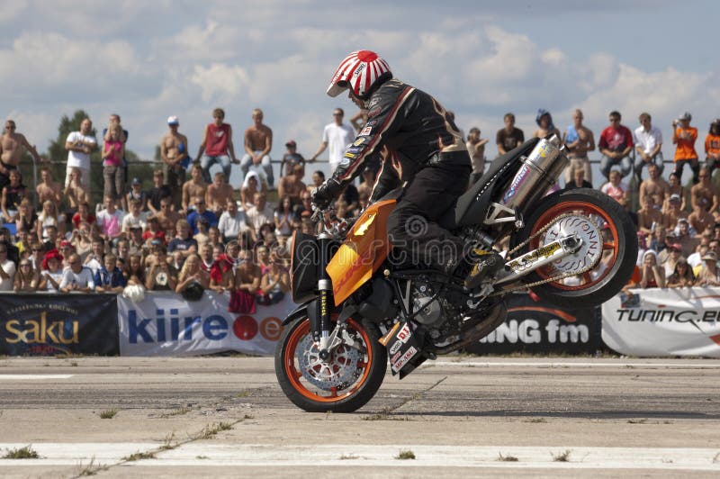 Front wheelie editorial image. Image of motorcycle, plan - 32028550