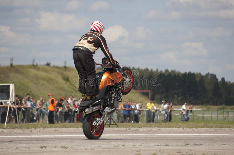 Front wheelie editorial image. Image of motorcycle, plan - 32028550