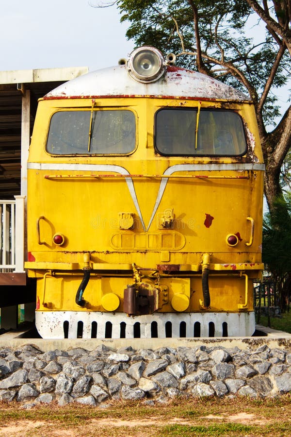 Front of a Yellow Locomotive Stock Image - Image of train, locomotive ...