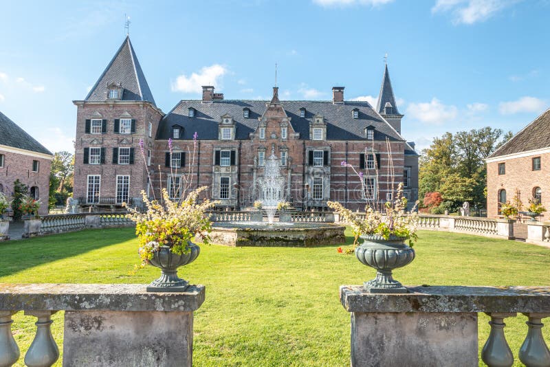 Frontside Castle Twickel, with Banister and Fountain in the Front.2 ...