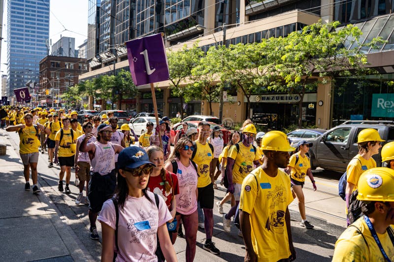 Frosh, the Traditional Downtown March of University of Toronto ...
