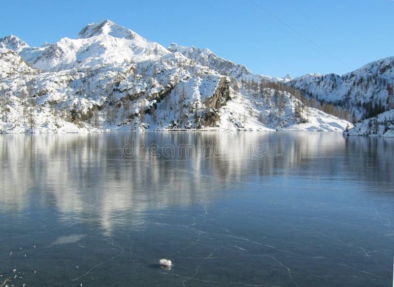 Frozen Alpine Lake stock photo. Image of frost, backpacking - 36375220