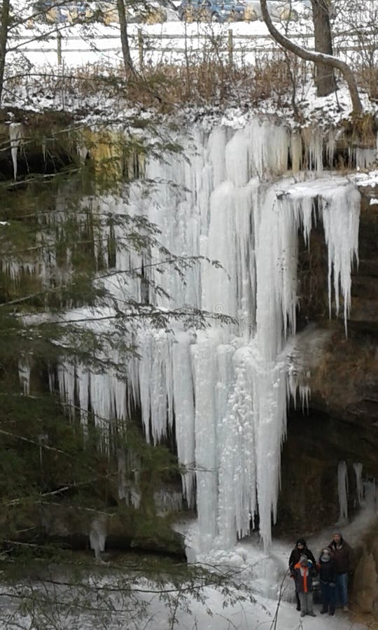 Frozen waterfall editorial photography. Image of formation - 107328662