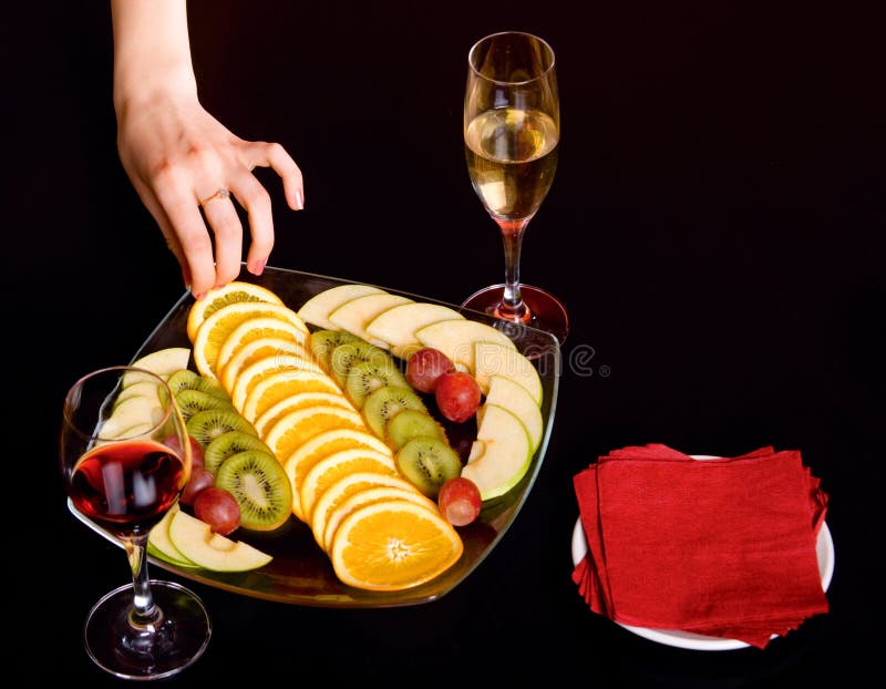Les Verres De Vin De Fruits Dans Un Restaurant Ajournent L'arrangement ...