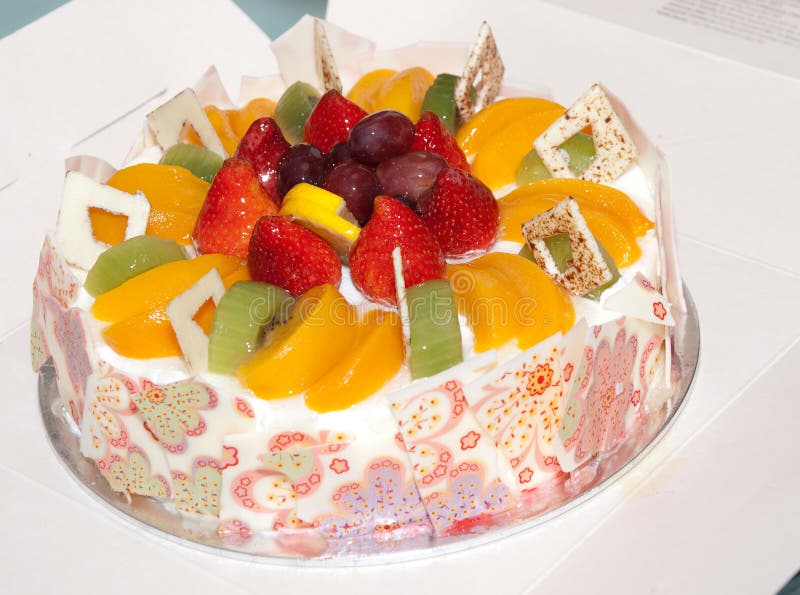 Fruit birthday cake stock image. Image of berry, cream - 8457715