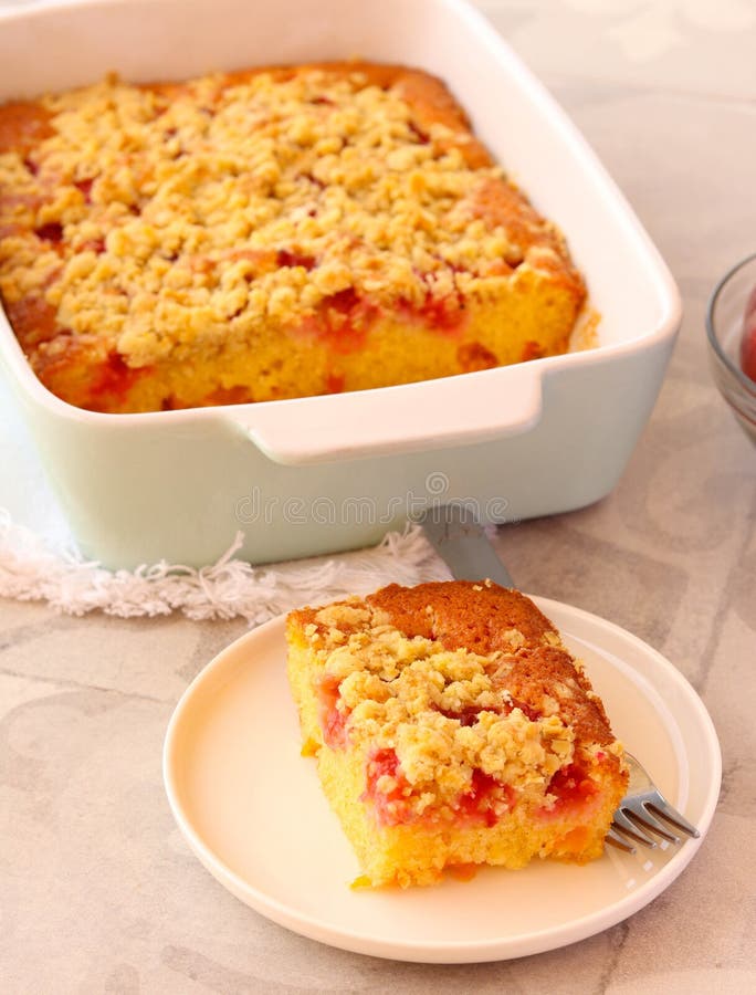 Fruit Crumble Topping Cake, Sliced Stock Image - Image of bake, bakery ...