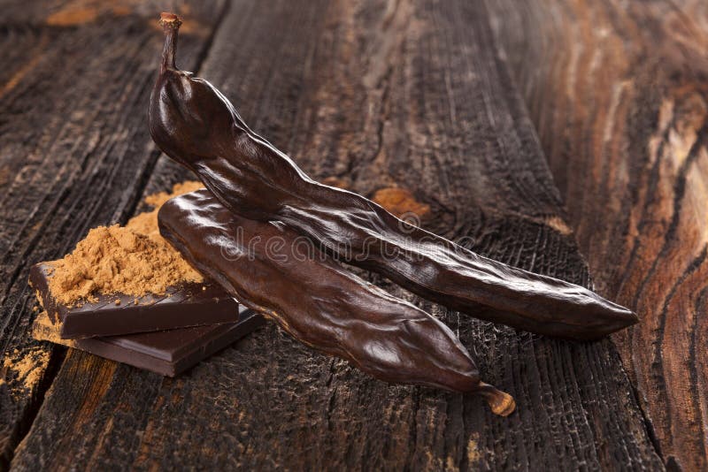 Fruit De Caroube Et Sucrerie De Caroube Image stock - Image du cosse ...