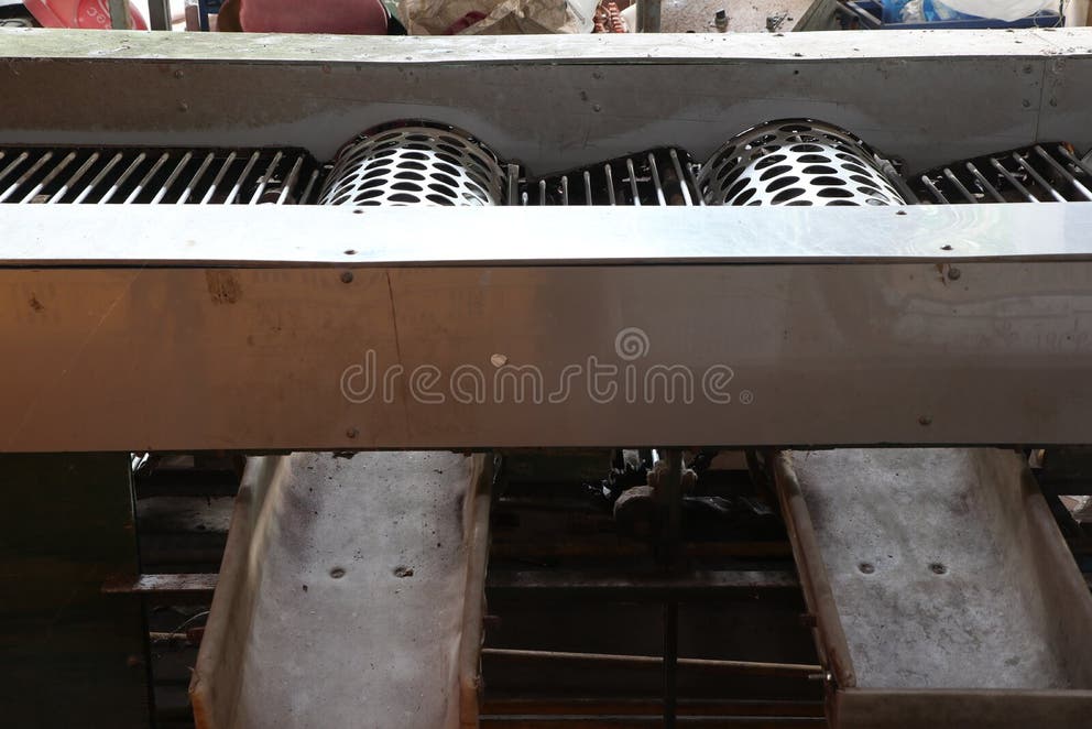 Fruit sort sizing machine stock image. Image of fruits - 118156139