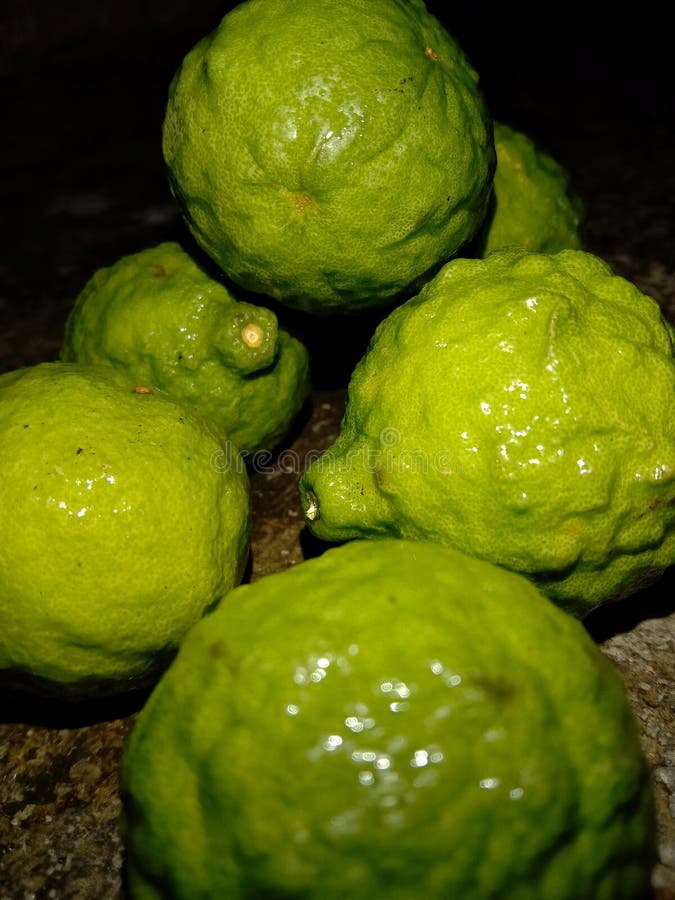 This Fruit that Tastes Sour but Refreshing is Called LimeThis Fruit is ...