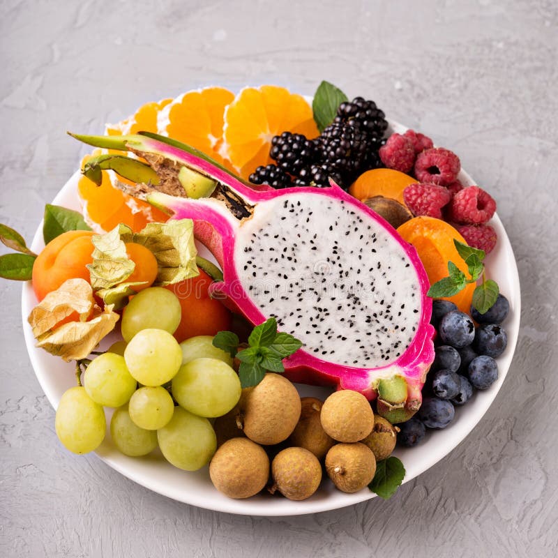 Fruits Exotiques Sur Un Plateau Image stock - Image du nectarine ...