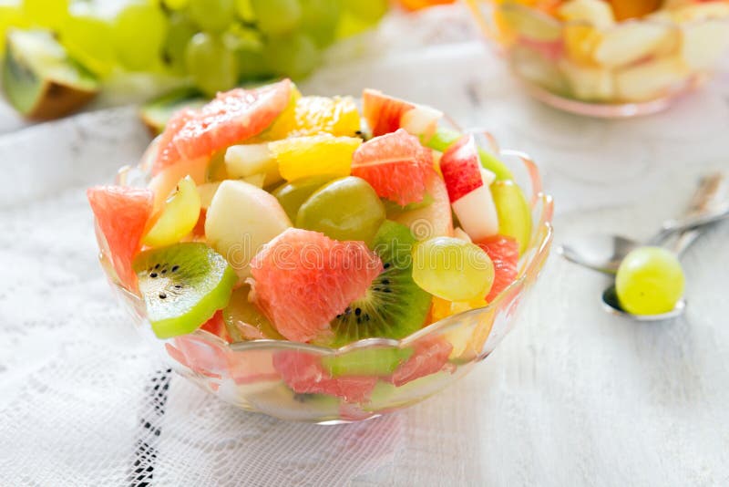 Fruktsallad fotografering för bildbyråer. Bild av citrusfrukter - 30626735