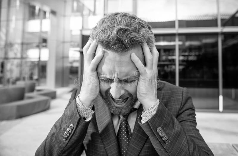 Frustrado Empresario Barbudo Con Rabia Formal Foto de archivo - Imagen ...